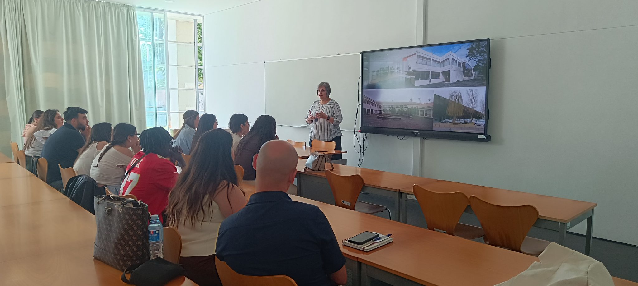UAc reforça ligação às escolas com visita de estudantes da Ribeira ...
